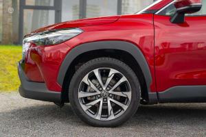Красный Тойота Corolla Cross 2024 в Вильнюс, объемом двигателя 1.80 л и пробегом 2 тыс. км за 26500 €, фото 10 на AUTOMOTO.COM.LV