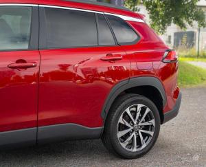 Красный Тойота Corolla Cross 2024 в Вильнюс, объемом двигателя 1.80 л и пробегом 2 тыс. км за 26500 €, фото 13 на AUTOMOTO.COM.LV