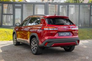 Красный Тойота Corolla Cross 2024 в Вильнюс, объемом двигателя 1.80 л и пробегом 2 тыс. км за 26500 €, фото 14 на AUTOMOTO.COM.LV