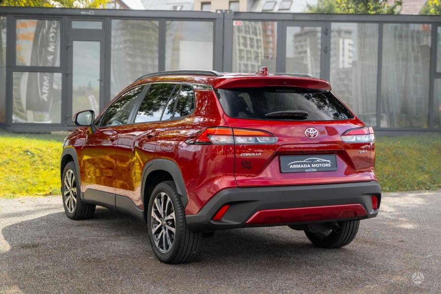 Красный Тойота Corolla Cross 2024 в Вильнюс, объемом двигателя 1.80 л и пробегом 2 тыс. км за 26500 €, фото 14 на AUTOMOTO.COM.LV