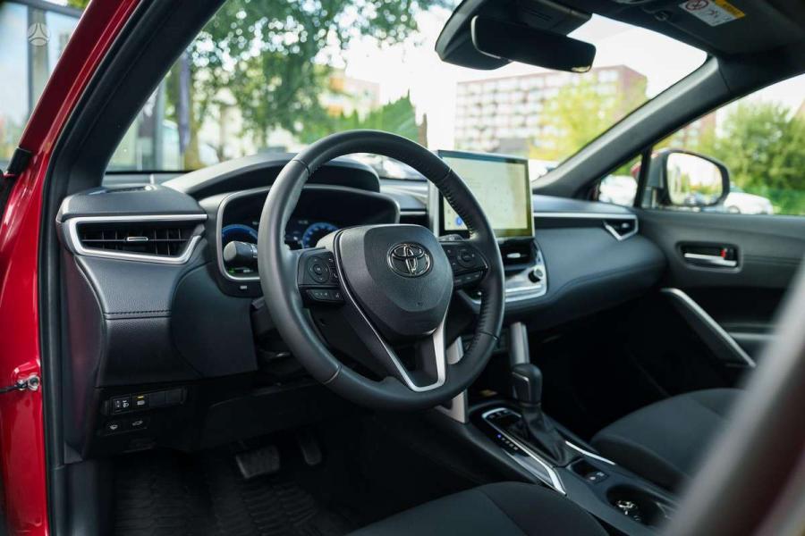 Красный Тойота Corolla Cross 2024 в Вильнюс, объемом двигателя 1.80 л и пробегом 2 тыс. км за 26500 €, фото 20 на AUTOMOTO.COM.LV