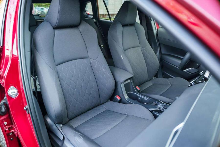 Красный Тойота Corolla Cross 2024 в Вильнюс, объемом двигателя 1.80 л и пробегом 2 тыс. км за 26500 €, фото 23 на AUTOMOTO.COM.LV