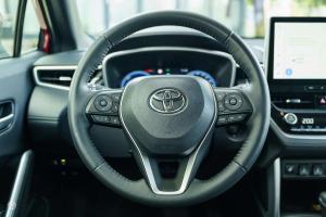 Красный Тойота Corolla Cross 2024 в Вильнюс, объемом двигателя 1.80 л и пробегом 2 тыс. км за 26500 €, фото 27 на AUTOMOTO.COM.LV