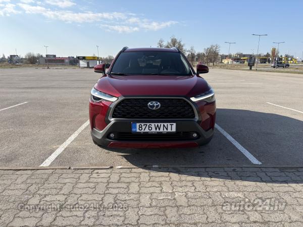 Red Toyota Corolla Cross 2023 in Rakvere, with an engine capacity of 2.00 L and mileage of 18 thousand km for 36490 €, photo 4 on AUTOMOTO.COM.LV