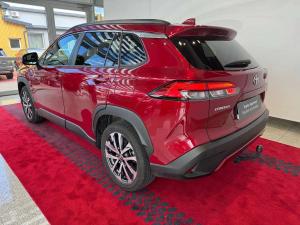 Red Toyota Corolla Cross 2023 in Siauliai, with an engine capacity of 2.00 L and mileage of 132 thousand km for 24900 €, photo 6 on AUTOMOTO.COM.LV