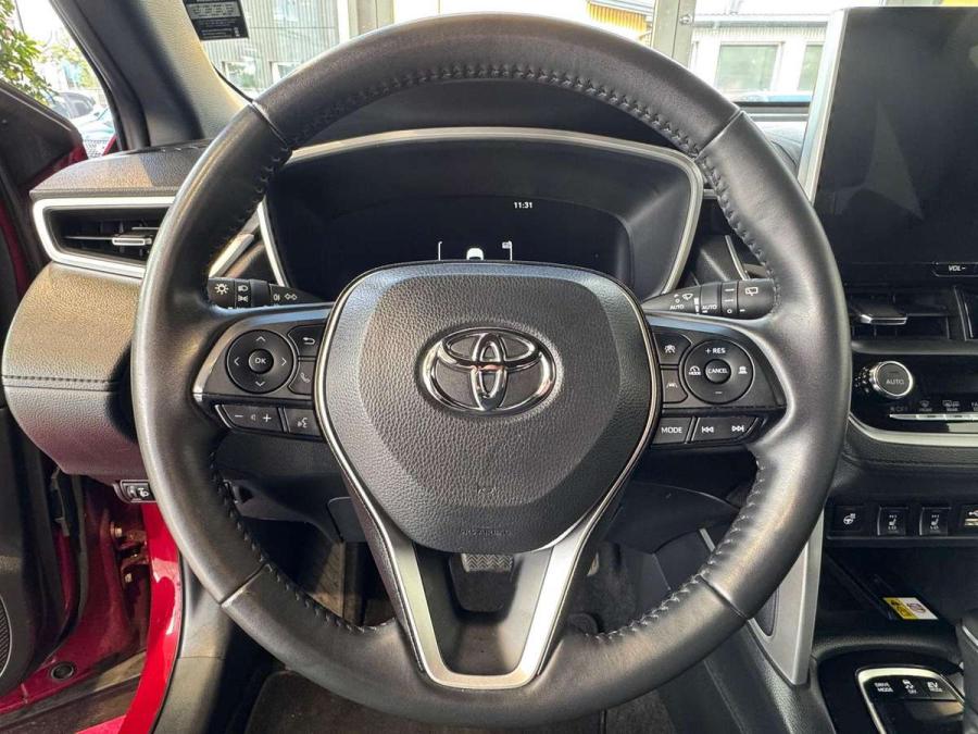 Red Toyota Corolla Cross 2023 in Siauliai, with an engine capacity of 2.00 L and mileage of 132 thousand km for 24900 €, photo 9 on AUTOMOTO.COM.LV