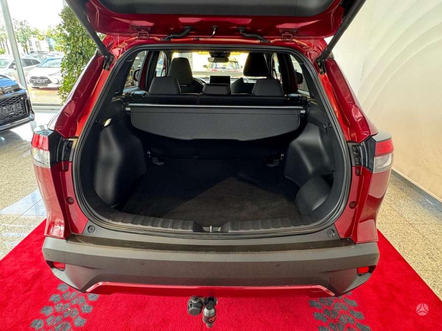 Red Toyota Corolla Cross 2023 in Siauliai, with an engine capacity of 2.00 L and mileage of 132 thousand km for 24900 €, photo 18 on AUTOMOTO.COM.LV