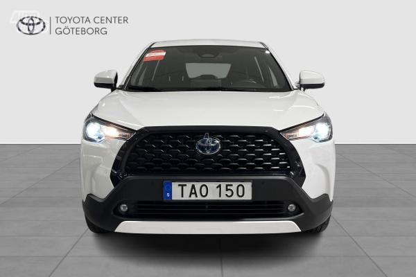 White Toyota Corolla Cross 2022 in Kaunas, with an engine capacity of 0.00 L and mileage of 45 thousand km for 36186 €, photo 8 on AUTOMOTO.COM.LV