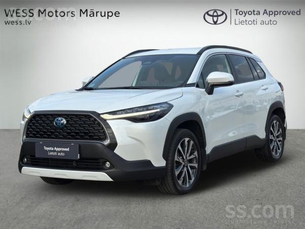 Toyota Corolla Cross 2022 RÄ«ga vietnÄ Balts Toyota Corolla Cross 2022 RÄ«ga, ar dzinÄja tilpumu 2.00 L un nobraukumu 26 tÅ«kst. km par 30990 ā¬, foto 1 vietnÄ AUTOMOTO.COM.LV