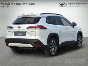 Balts Toyota Corolla Cross 2022 Rīga, ar dzinēja tilpumu 2.00 L un nobraukumu 26 tūkst. km par 30990 €, foto 3 vietnē AUTOMOTO.COM.LV