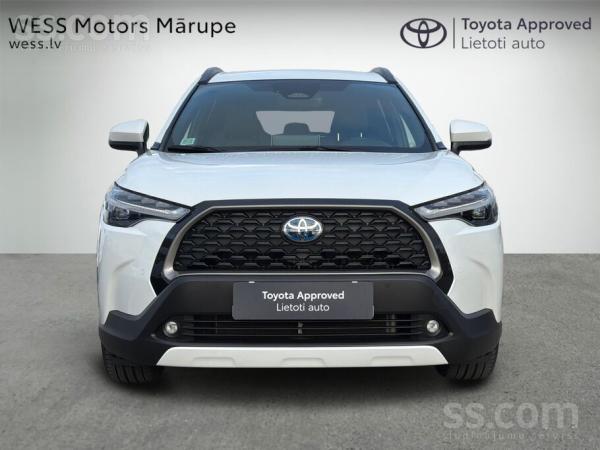 Toyota Corolla Cross 2022 RÄ«ga vietnÄ Balts Toyota Corolla Cross 2022 RÄ«ga, ar dzinÄja tilpumu 2.00 L un nobraukumu 26 tÅ«kst. km par 30990 ā¬, foto 6 vietnÄ AUTOMOTO.COM.LV