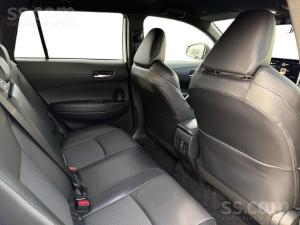Balts Toyota Corolla Cross 2022 Rīga, ar dzinēja tilpumu 2.00 L un nobraukumu 26 tūkst. km par 30990 €, foto 8 vietnē AUTOMOTO.COM.LV