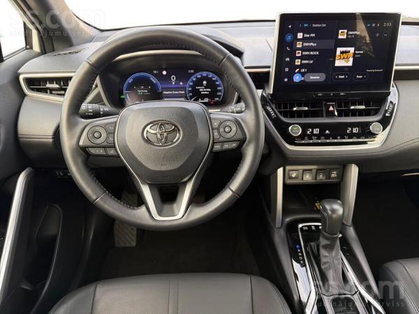 Toyota Corolla Cross 2022 RÄ«ga vietnÄ Balts Toyota Corolla Cross 2022 RÄ«ga, ar dzinÄja tilpumu 2.00 L un nobraukumu 26 tÅ«kst. km par 30990 ā¬, foto 10 vietnÄ AUTOMOTO.COM.LV