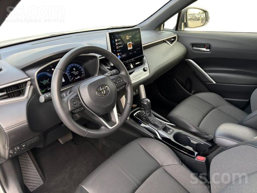 Balts Toyota Corolla Cross 2022 Rīga, ar dzinēja tilpumu 2.00 L un nobraukumu 26 tūkst. km par 30990 €, foto 12 vietnē AUTOMOTO.COM.LV