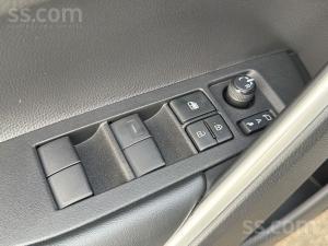 Balts Toyota Corolla Cross 2022 Rīga, ar dzinēja tilpumu 2.00 L un nobraukumu 26 tūkst. km par 30990 €, foto 26 vietnē AUTOMOTO.COM.LV