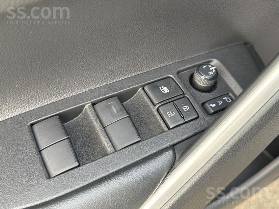 Balts Toyota Corolla Cross 2022 Rīga, ar dzinēja tilpumu 2.00 L un nobraukumu 26 tūkst. km par 30990 €, foto 26 vietnē AUTOMOTO.COM.LV