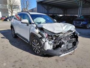 Balts Toyota Corolla Cross 2023 Marijampole, ar dzinēja tilpumu 1.99 L un nobraukumu 55 tūkst. km par 13400 €, foto 3 vietnē AUTOMOTO.COM.LV