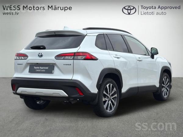 Белый Тойота Corolla Cross 2023 в Рига, объемом двигателя 2.00 л и пробегом 59 тыс. км за 29990 €, фото 2 на AUTOMOTO.COM.LV