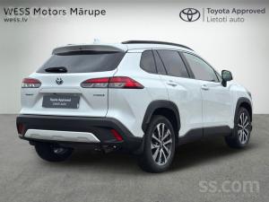 Белый Тойота Corolla Cross 2023 в Рига, объемом двигателя 2.00 л и пробегом 59 тыс. км за 29990 €, фото 3 на AUTOMOTO.COM.LV