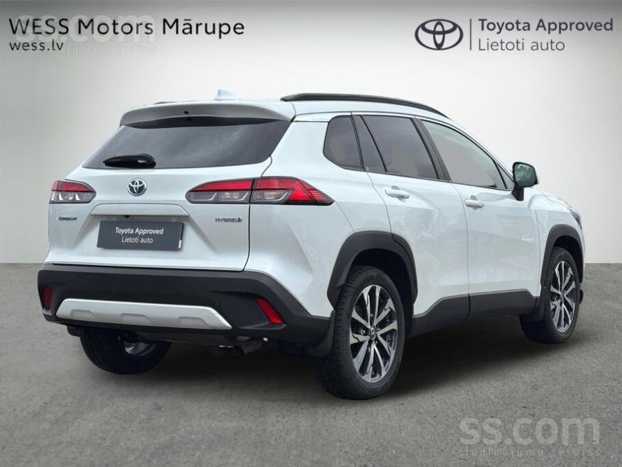 Белый Тойота Corolla Cross 2023 в Рига, объемом двигателя 2.00 л и пробегом 59 тыс. км за 29990 €, фото 3 на AUTOMOTO.COM.LV