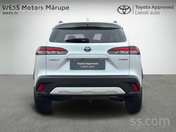 Белый Тойота Corolla Cross 2023 в Рига, объемом двигателя 2.00 л и пробегом 59 тыс. км за 29990 €, фото 4 на AUTOMOTO.COM.LV