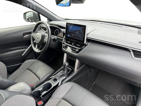 Белый Тойота Corolla Cross 2023 в Рига, объемом двигателя 2.00 л и пробегом 59 тыс. км за 29990 €, фото 6 на AUTOMOTO.COM.LV