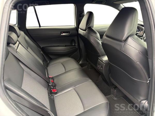 Белый Тойота Corolla Cross 2023 в Рига, объемом двигателя 2.00 л и пробегом 59 тыс. км за 29990 €, фото 7 на AUTOMOTO.COM.LV