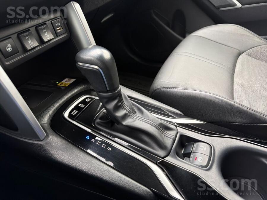 Белый Тойота Corolla Cross 2023 в Рига, объемом двигателя 2.00 л и пробегом 59 тыс. км за 29990 €, фото 21 на AUTOMOTO.COM.LV
