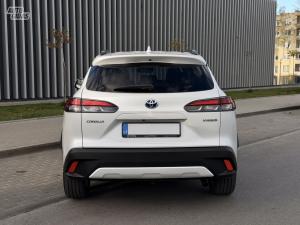 Белый Тойота Corolla Cross 2023 в Вильнюс, объемом двигателя 2.00 л и пробегом 46 тыс. км за 34900 €, фото 6 на AUTOMOTO.COM.LV