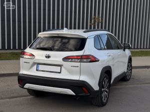 Белый Тойота Corolla Cross 2023 в Вильнюс, объемом двигателя 2.00 л и пробегом 46 тыс. км за 34900 €, фото 7 на AUTOMOTO.COM.LV