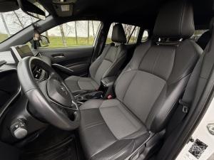 Белый Тойота Corolla Cross 2023 в Вильнюс, объемом двигателя 2.00 л и пробегом 46 тыс. км за 34900 €, фото 10 на AUTOMOTO.COM.LV