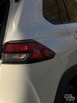 Белый Тойота Corolla Cross 2023 в Вильнюс, объемом двигателя 2.00 л и пробегом 46 тыс. км за 34900 €, фото 17 на AUTOMOTO.COM.LV