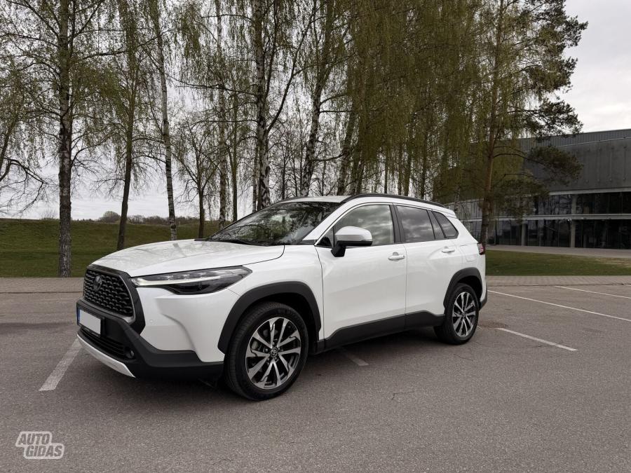 Белый Тойота Corolla Cross 2023 в Вильнюс, объемом двигателя 2.00 л и пробегом 46 тыс. км за 34900 €, фото 26 на AUTOMOTO.COM.LV