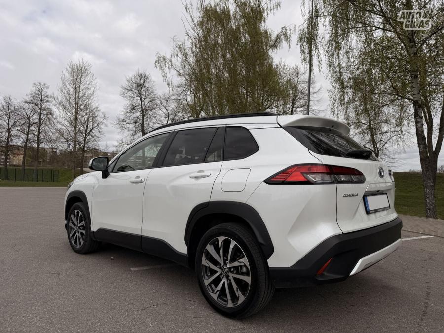 Белый Тойота Corolla Cross 2023 в Вильнюс, объемом двигателя 2.00 л и пробегом 46 тыс. км за 34900 €, фото 32 на AUTOMOTO.COM.LV