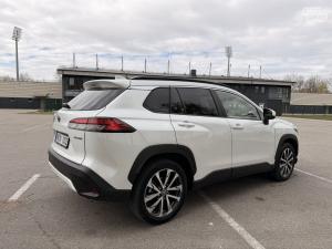 Белый Тойота Corolla Cross 2023 в Вильнюс, объемом двигателя 2.00 л и пробегом 46 тыс. км за 34900 €, фото 33 на AUTOMOTO.COM.LV