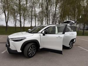 White Toyota Corolla Cross 2023 in Vilnius, with an engine capacity of 2.00 L and mileage of 46 thousand km for 34900 €, photo 27 on AUTOMOTO.COM.LV