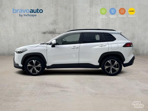 Белый Тойота Corolla Cross 2023 в Каунас, объемом двигателя 2.00 л и пробегом 150 тыс. км за 27271 €, фото 2 на AUTOMOTO.COM.LV