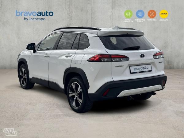 Белый Тойота Corolla Cross 2023 в Каунас, объемом двигателя 2.00 л и пробегом 150 тыс. км за 27271 €, фото 3 на AUTOMOTO.COM.LV