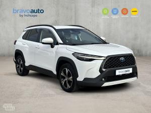 White Toyota Corolla Cross 2023 in Kaunas, with an engine capacity of 2.00 L and mileage of 150 thousand km for 27271 €, photo 8 on AUTOMOTO.COM.LV