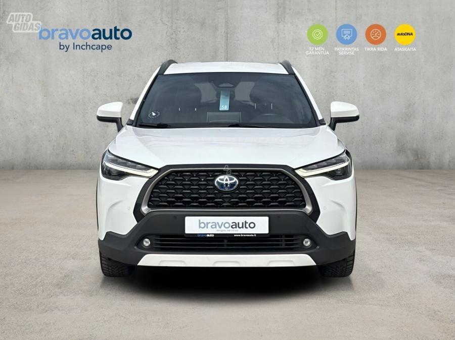 White Toyota Corolla Cross 2023 in Kaunas, with an engine capacity of 2.00 L and mileage of 150 thousand km for 27271 €, photo 9 on AUTOMOTO.COM.LV
