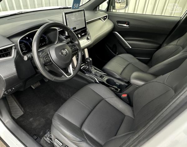 Balts Toyota Corolla Cross 2023 Kauņa, ar dzinēja tilpumu 2.00 L un nobraukumu 150 tūkst. km par 27271 €, foto 9 vietnē AUTOMOTO.COM.LV
