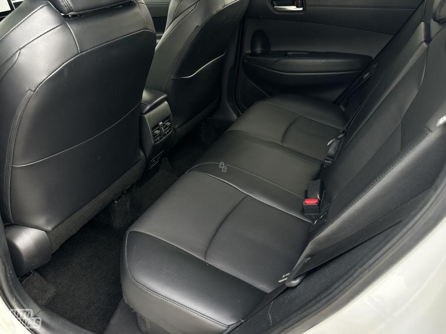White Toyota Corolla Cross 2023 in Kaunas, with an engine capacity of 2.00 L and mileage of 150 thousand km for 27271 €, photo 11 on AUTOMOTO.COM.LV