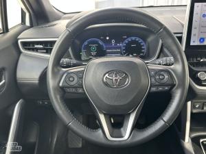 White Toyota Corolla Cross 2023 in Kaunas, with an engine capacity of 2.00 L and mileage of 150 thousand km for 27271 €, photo 16 on AUTOMOTO.COM.LV