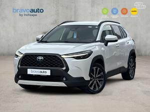 Balts Toyota Corolla Cross 2023 Kauņa, ar dzinēja tilpumu 2.00 L un nobraukumu 111 tūkst. km par 28271 €, foto  vietnē AUTOMOTO.COM.LV