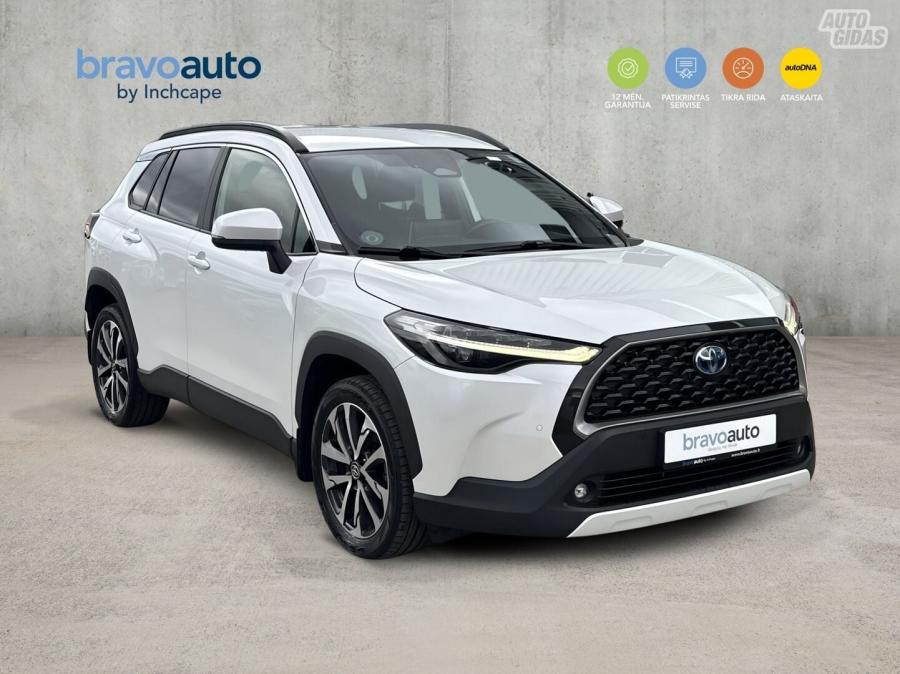 White Toyota Corolla Cross 2023 in Kaunas, with an engine capacity of 2.00 L and mileage of 111 thousand km for 28271 €, photo 8 on AUTOMOTO.COM.LV