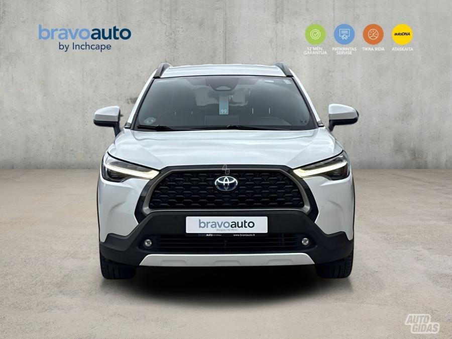 White Toyota Corolla Cross 2023 in Kaunas, with an engine capacity of 2.00 L and mileage of 111 thousand km for 28271 €, photo 9 on AUTOMOTO.COM.LV