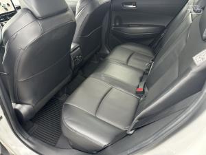 White Toyota Corolla Cross 2023 in Kaunas, with an engine capacity of 2.00 L and mileage of 111 thousand km for 28271 €, photo 12 on AUTOMOTO.COM.LV