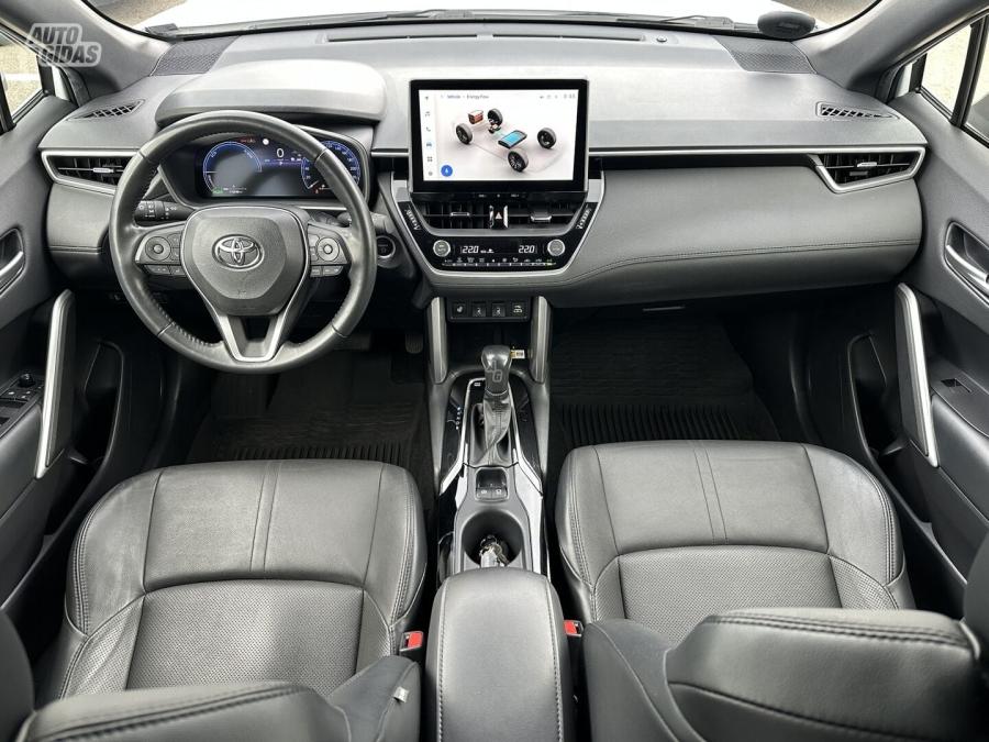 White Toyota Corolla Cross 2023 in Kaunas, with an engine capacity of 2.00 L and mileage of 111 thousand km for 28271 €, photo 16 on AUTOMOTO.COM.LV