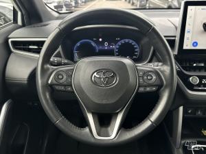 White Toyota Corolla Cross 2023 in Kaunas, with an engine capacity of 2.00 L and mileage of 111 thousand km for 28271 €, photo 18 on AUTOMOTO.COM.LV