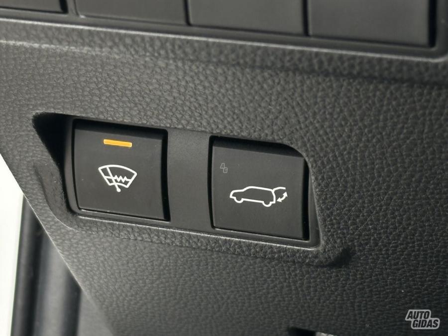 White Toyota Corolla Cross 2023 in Kaunas, with an engine capacity of 2.00 L and mileage of 111 thousand km for 28271 €, photo 27 on AUTOMOTO.COM.LV